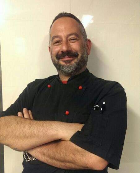 Fornelli in fuga: Lorenzo Guidi vola in Svizzera e apre i "Quattro Leoni"