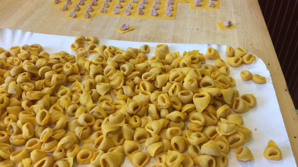 Domenica i 50 anni della Taverna del Cacciatore, feudo di Lucia Antonelli