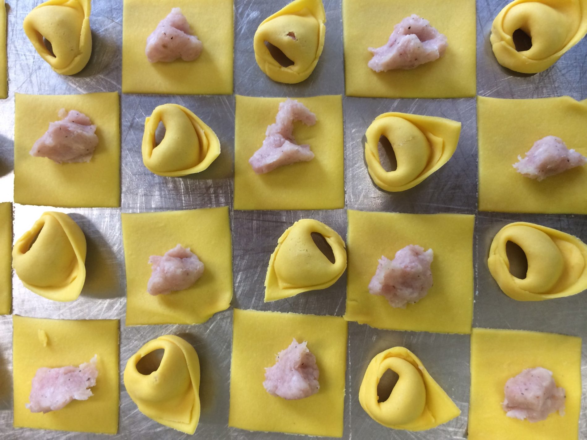 Domenica i 50 anni della Taverna del Cacciatore, feudo di Lucia Antonelli