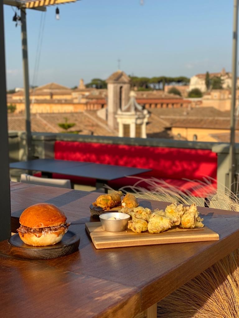 Roma: Giordano Cioccolini racconta Jacopa, aperitivo sui tetti di ...
