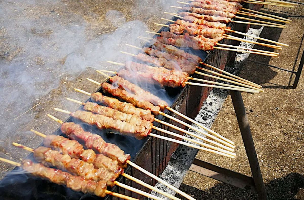 Tutto sugli arrosticini: alla scoperta dello street food re d'Abruzzo
