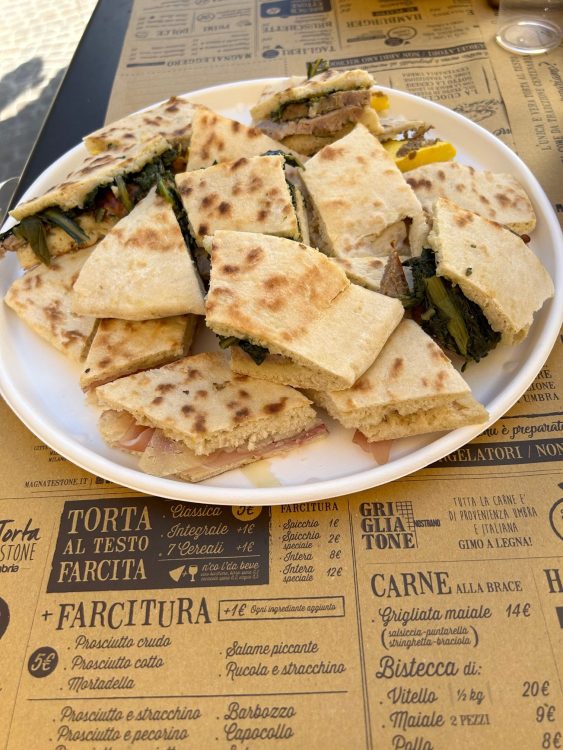 Street food umbro: Testone e la sua torta al testo (che torta non è)