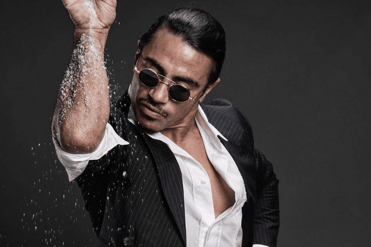 Fenomeno Salt Bae: ecco chi è e quanto costa mangiare nei suoi ristoranti