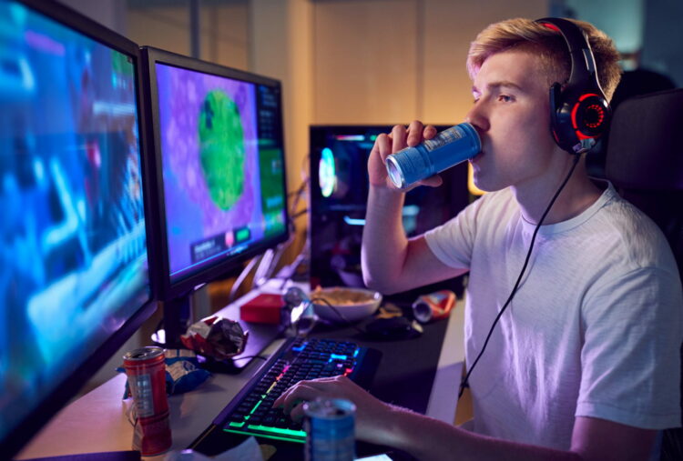 Cosa mangiano i videogiocatori? Ecco la “dieta” del gamer italiano