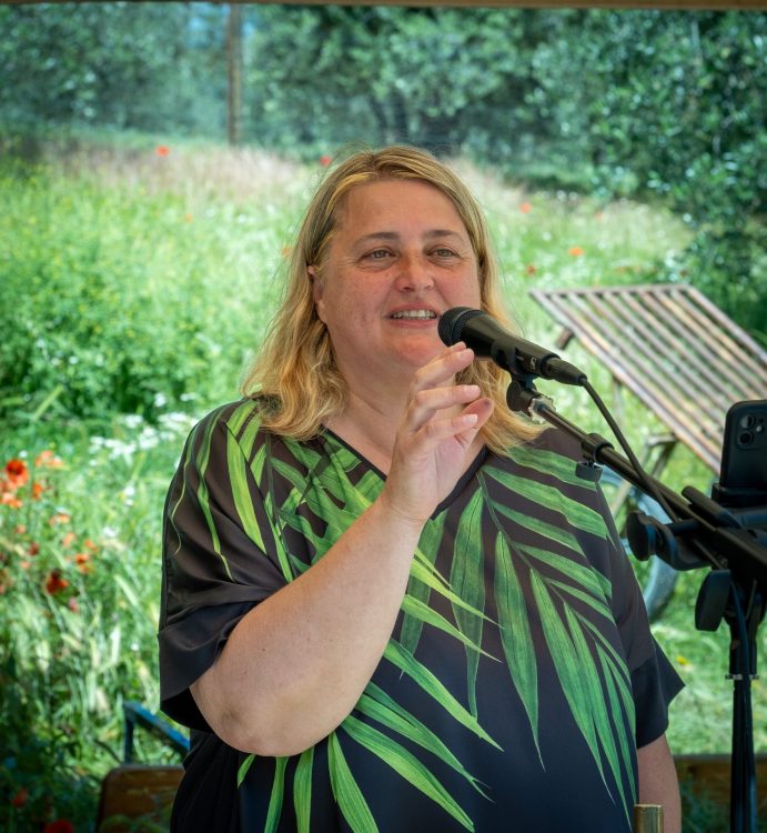 Gli stellati toscani alla corte di Laura Peri, regina dei polli valdarnesi