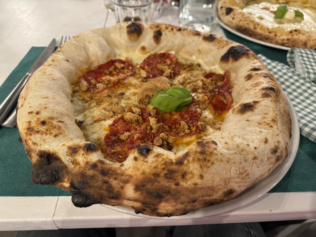 Umbria: sul lago Trasimeno la pizza di Don Pietro fa il tutto esaurito