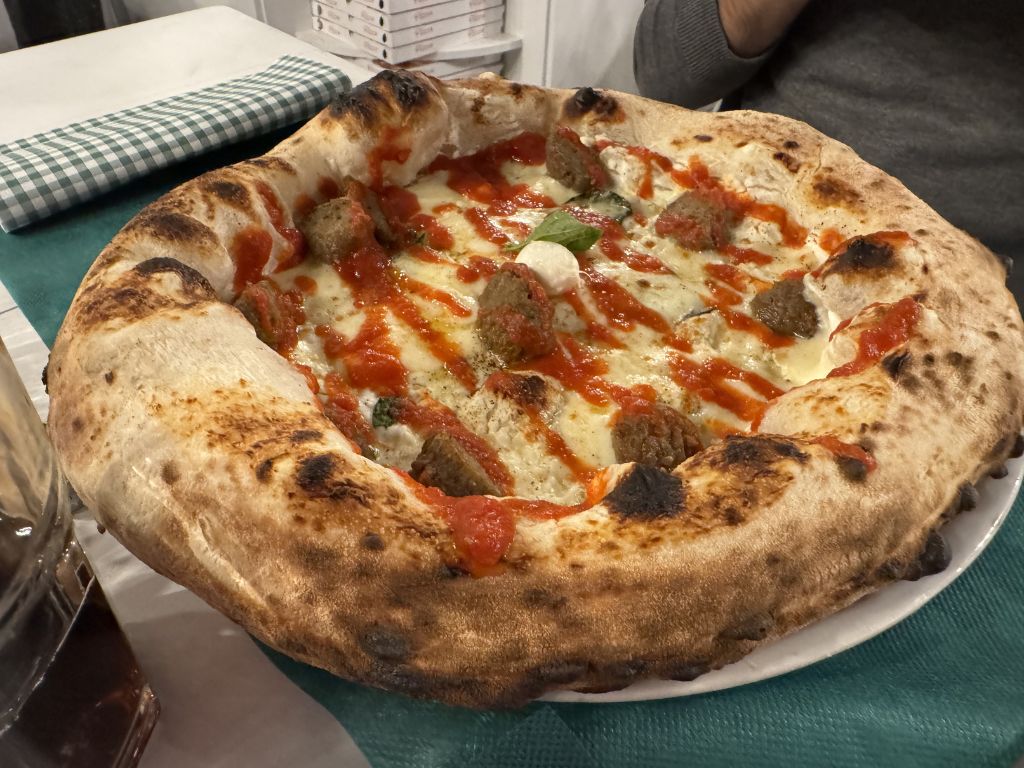 Umbria: sul lago Trasimeno la pizza di Don Pietro fa il tutto esaurito