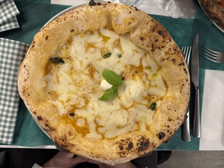 Umbria: sul lago Trasimeno la pizza di Don Pietro fa il tutto esaurito
